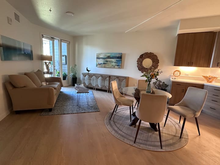 Modern Retreat Near Google. Parking + Full Kitchen - Mountain View, CA