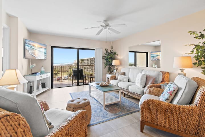 Oceanfront Condo W/ Private Balcony & Heated Pool! - Cape Canaveral, FL
