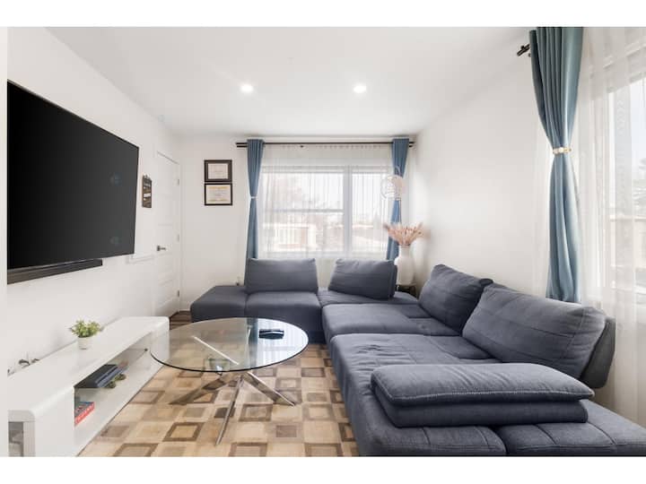Near F1 Circuit Brand New 3 Bedrooms Apartment - Brossard