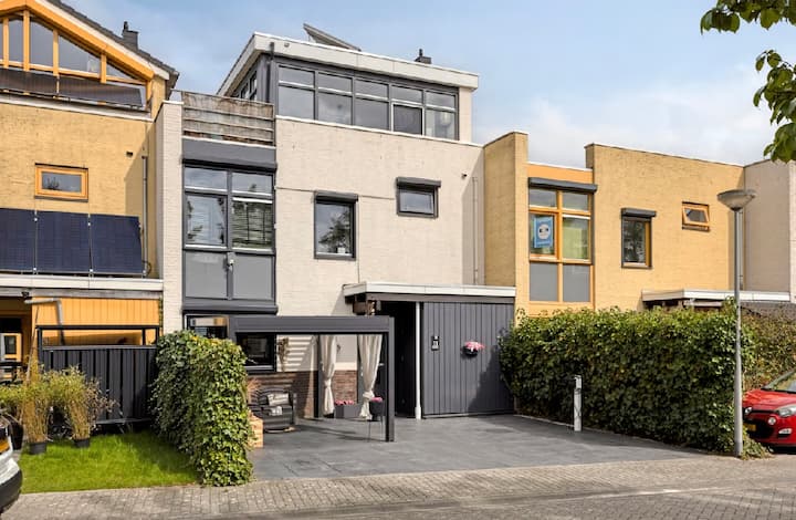 Rust En Luxe Aan Het Water. - Zaltbommel