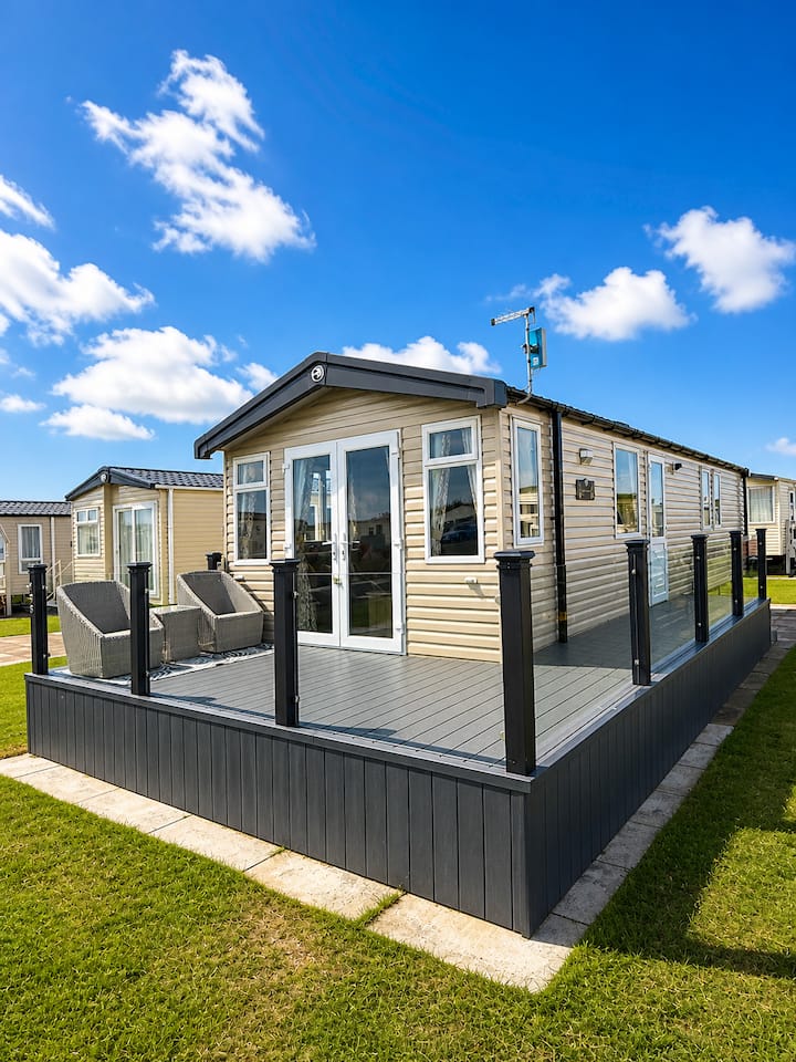 Luxury Modern 8 Birth Static Caravan With Veranda - Skegness