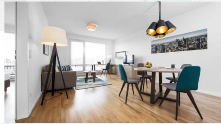 Vollmöbiliertes 2-zimmer-apartment Mit Balkon - Bad Homburg