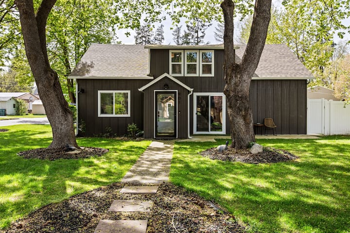 Sixteenth Street Retreat | Fire Pit & Bbq - Coeur d'Alene, ID