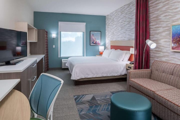 4 Portside King Studios | Breakfast & Pool - Cocoa Beach, FL
