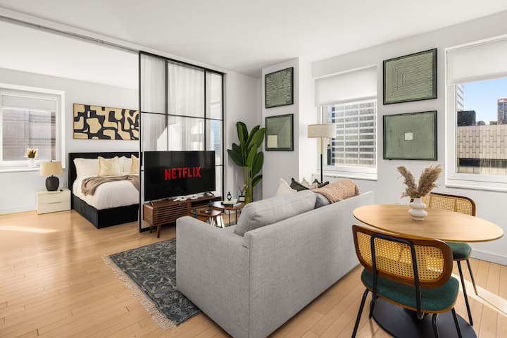 Times Square Studio | King Bed |Steps To Broadway! - New York City