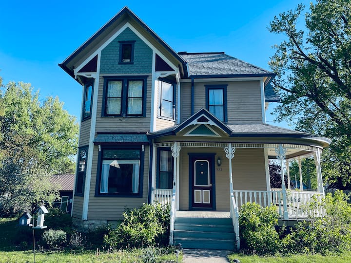 Charming Historic Home Est. 1898 - Viroqua, WI