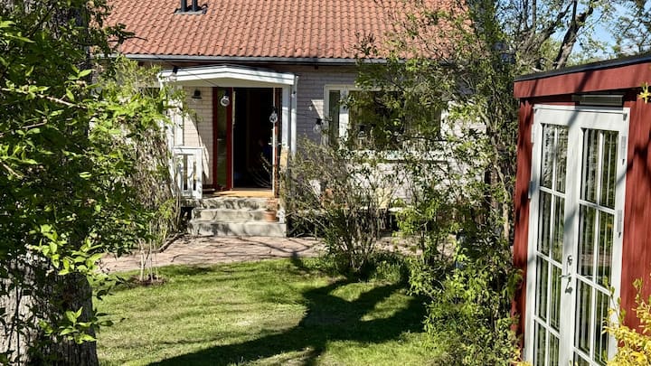 Lakeside Townhouse With Guest House. 15min To City - Stoccolma