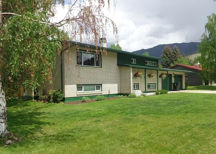 The Rocky Mountain Lane House - Butte, MT