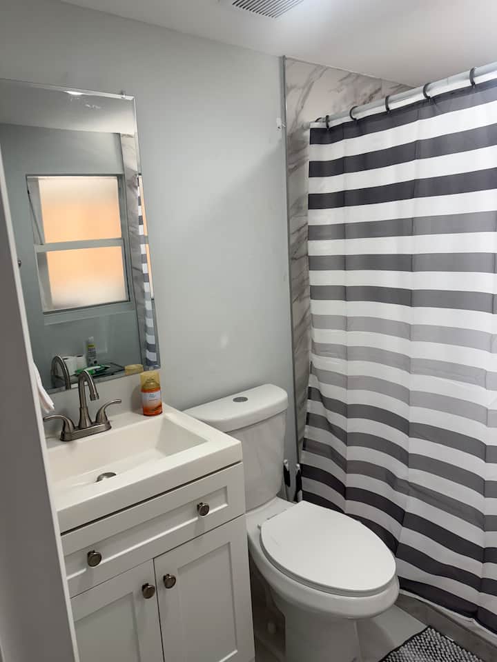 Palm Breeze Cozy Studio - Miami Gardens, FL