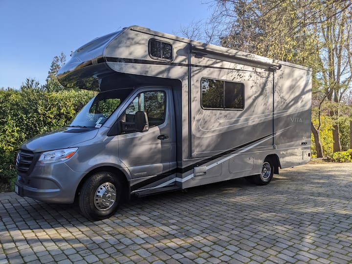 Rv Camping In The Driveway - Los Gatos, CA