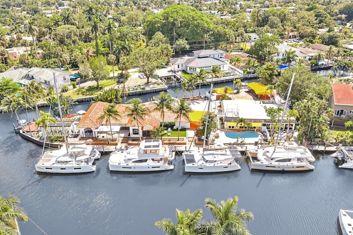 Modern Sanctuary On West Las Olas - Fort Lauderdale, FL