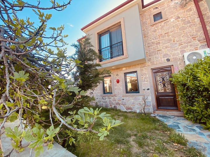 Küçükköyde şIrin Taş Villa - Ayvalık