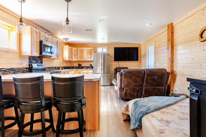 Studio Apartment With Mountain View On 11 Acres - Sequim, WA