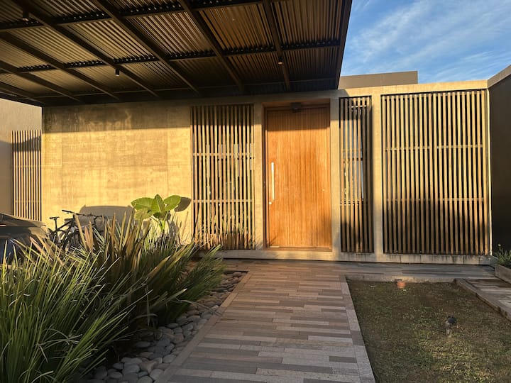 Casa Aura. Diseño Industrial + Buena Vibra - Córdoba, Argentina