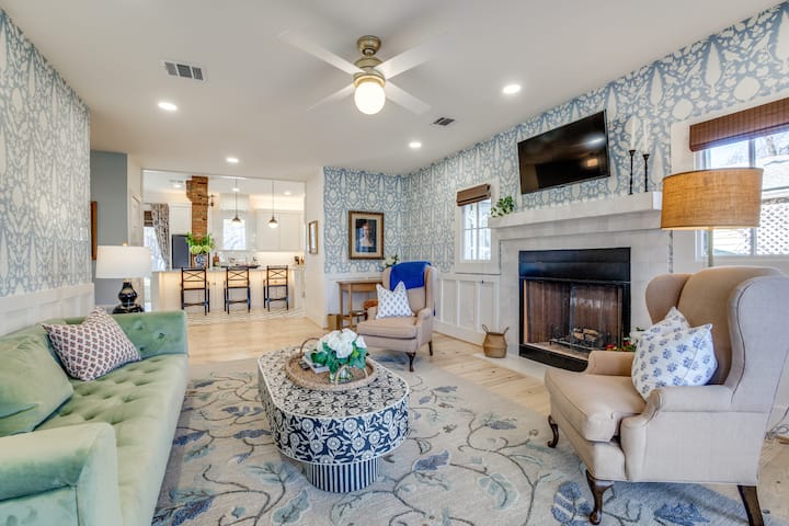 Rockwall Monthly Rental Sleeps 8 Walk Downtown - Rockwall, TX
