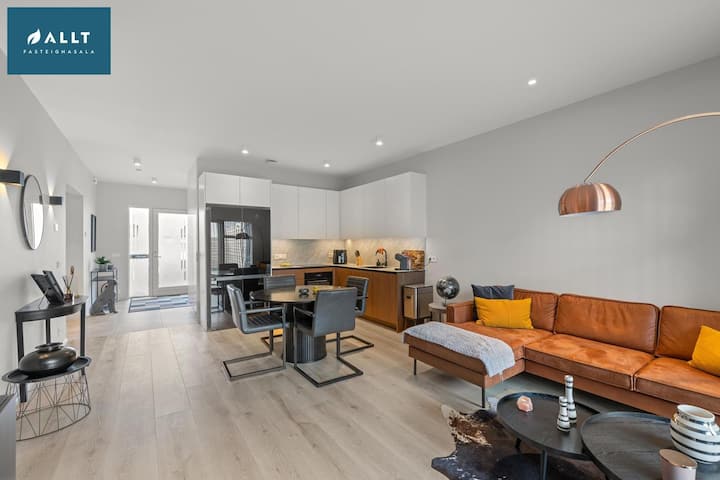 A Fun Bright Family Home - Iceland