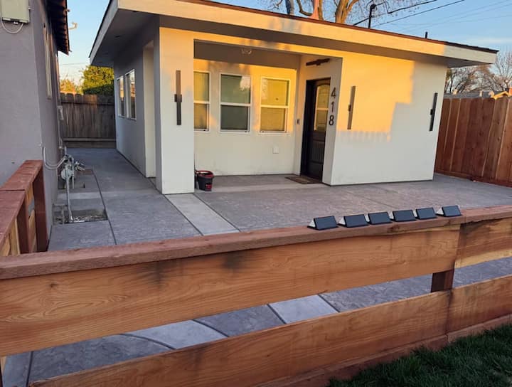 Charming Studio - Modesto, CA