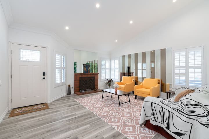 Spacious 3br San Diego Home W/ Parking & Ac Modern - San Diego, CA