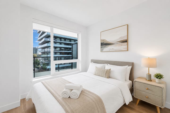 Stylish 1b1b Condo |Richmond Shopping Mall And Yvr - Richmond