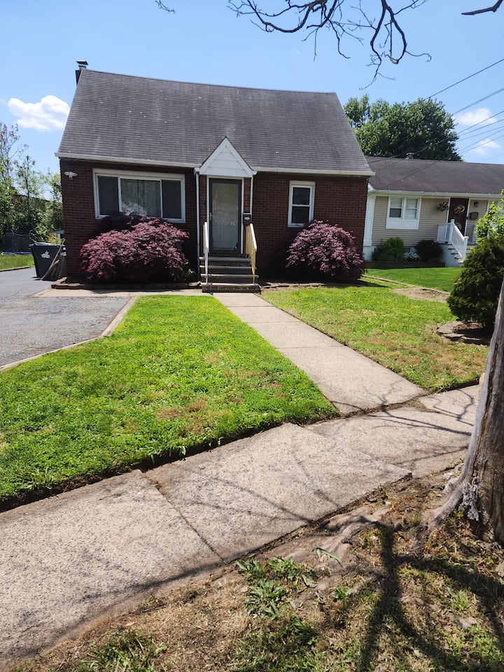 Cozy Cape Minutes Away From Manhattan Ny - Paterson, NJ