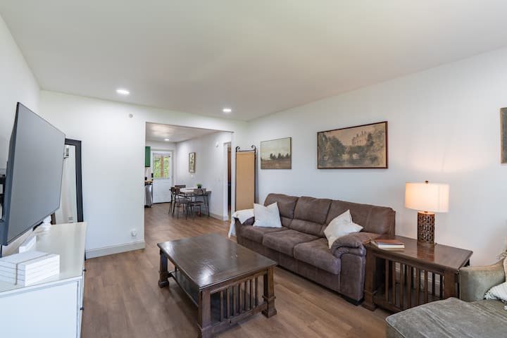 Comfortable Cozy White Brick Stay • New By Mtsu - Murfreesboro, TN