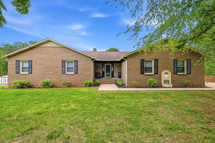 Lakefront Near Crowders | Deck, Views & Game Room - Kings Mountain State Park, Blacksburg