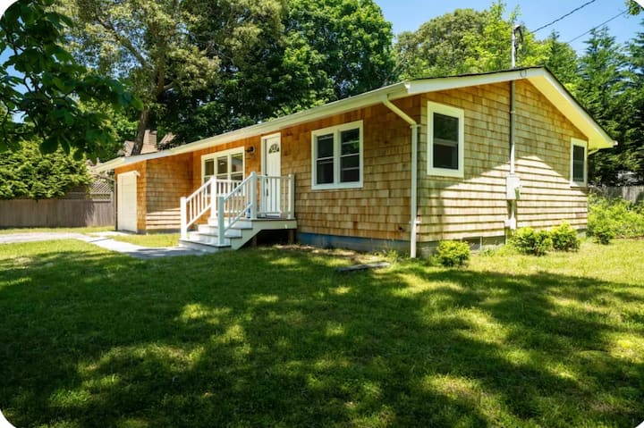 East Qougue Beach House - Westhampton, NY