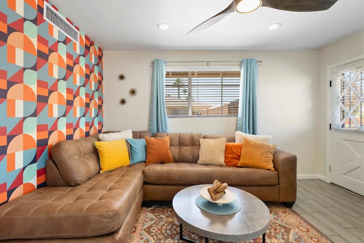 *New* Retro-modern Design! Private Patio King Bed! - Phoenix, AZ