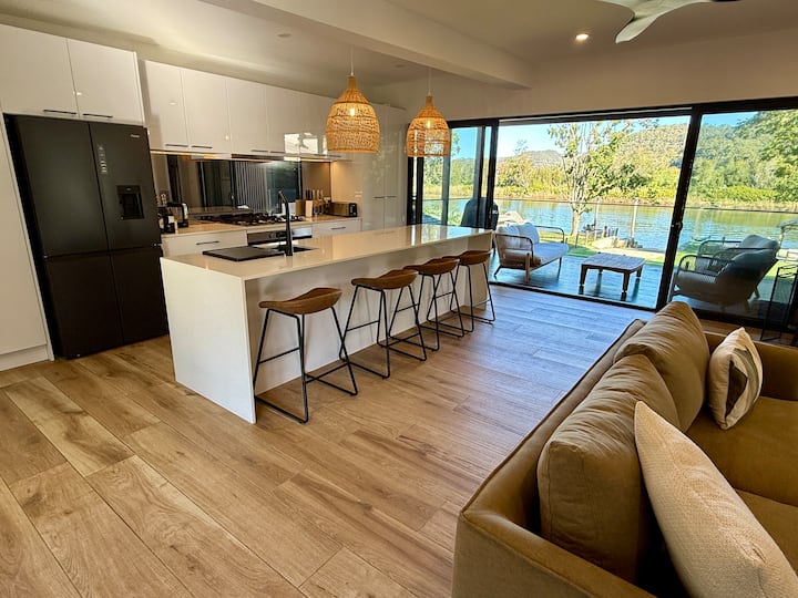 Luxury Hawkesbury Escape - Boat Ramp + River Views - Wisemans Ferry