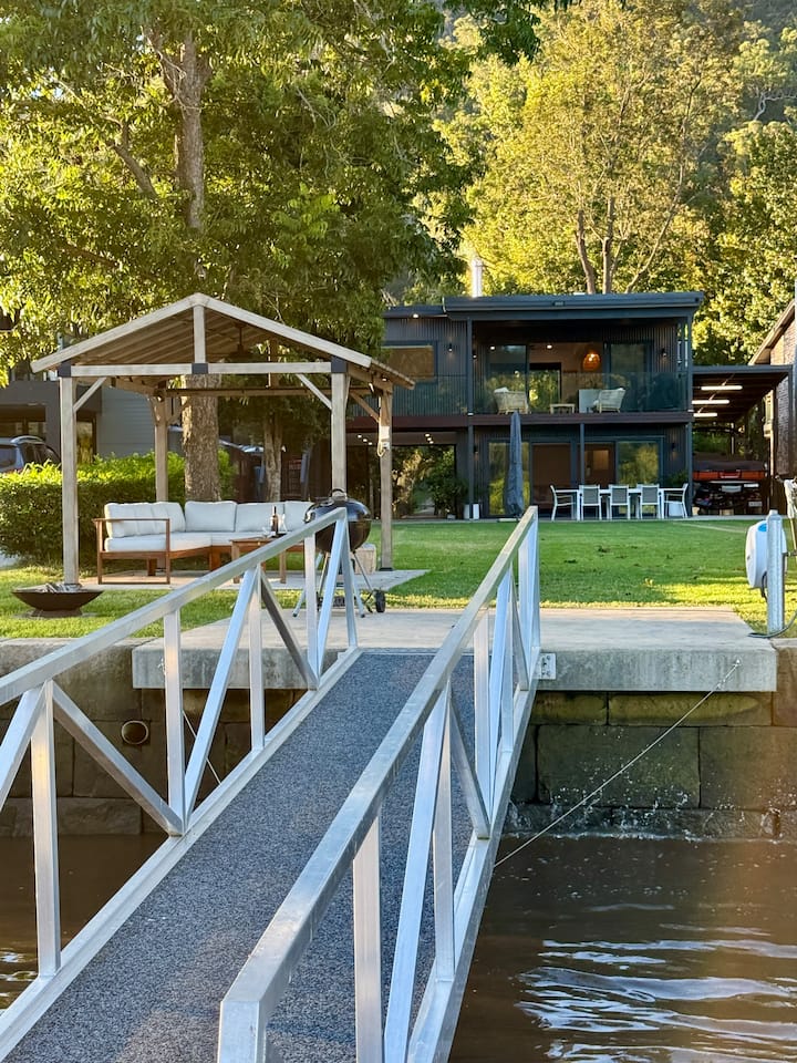 Luxury Hawkesbury Escape - Boat Ramp + River Views - Wisemans Ferry