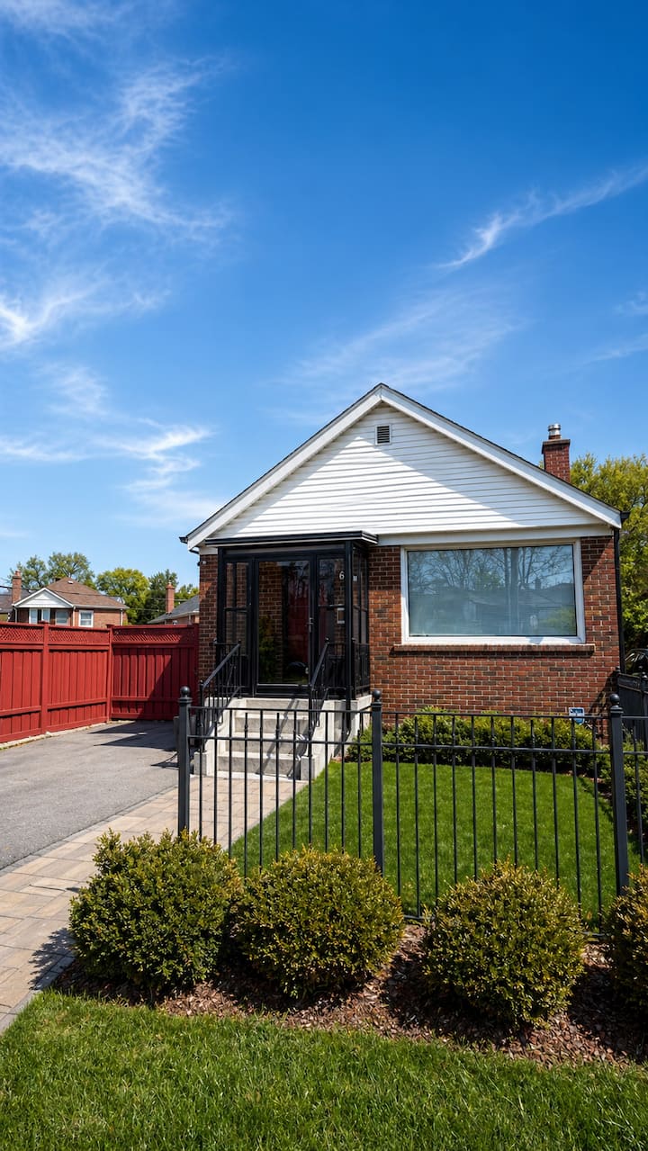 Bright Nordic-style Haven Near Beaches & Greektown - Toronto