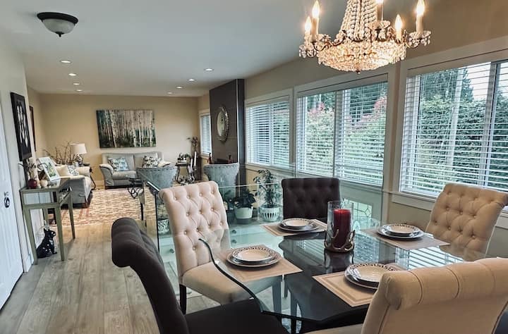 3br Edgemont Retreat | Views, Deck, Near Grouse - North Vancouver