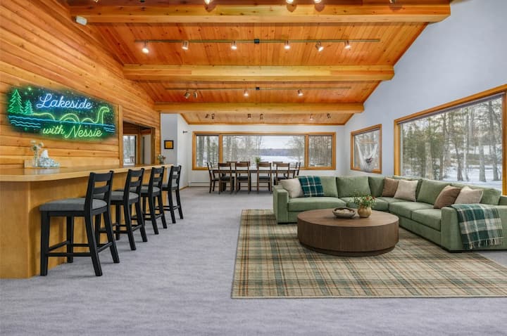 Spacious Lakeside Home With Firepit, Kayaks & Gym - Anchorage, AK