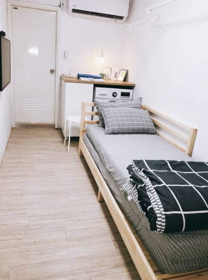 Simple Room For 1 Guest 1f 单人房 6站到北车 独立衛浴洗衣机 - New Taipei City