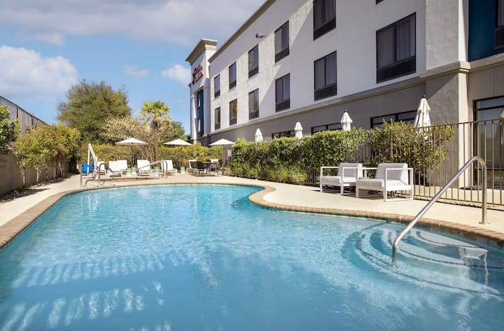 Stylish 2 Separate Hotel Suites W/ Breakfast - Paso Robles, CA