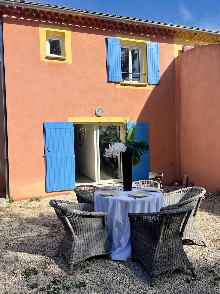 Hameau De La Garenne, Roussillon. - Joucas