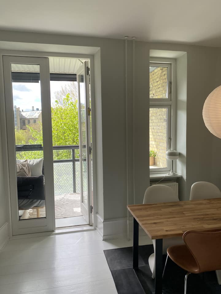 Prime Location - Bright Apt With 2 Balconies - Copenhague