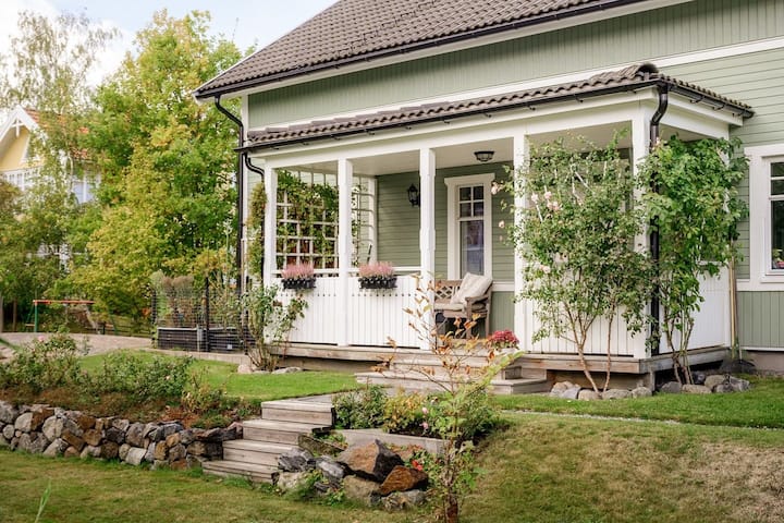 Stilfull Familjevilla Med Bastu, Utsikt Mot Havet - Gustavsberg