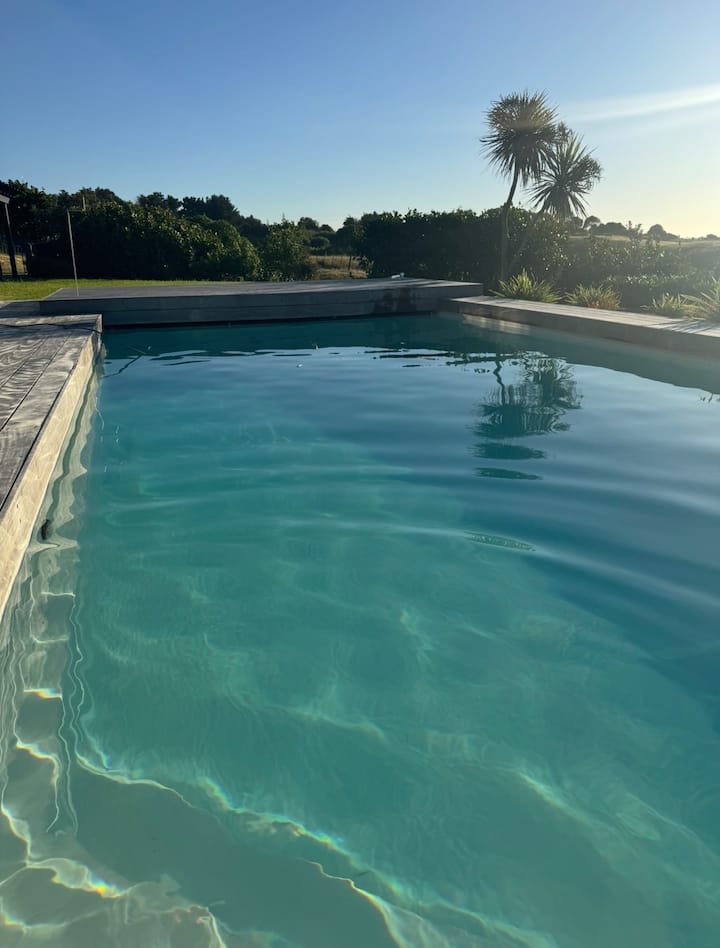Alera Estate - Private Sanctuary With Pool & Spa - Ōtaki Beach