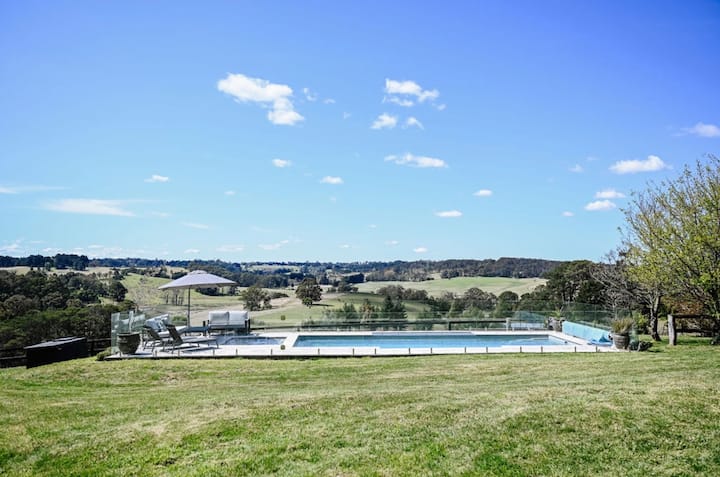 Devon Farm | Heated Pool, Paddocks & Highland Calm - Bundanoon
