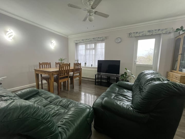 Brentwood Modern Entire 2-bed 1-bath Flat - Brentwood