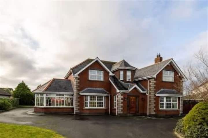 Spacious Luxury Four-bedroom Home In Dundalk - Dundalk