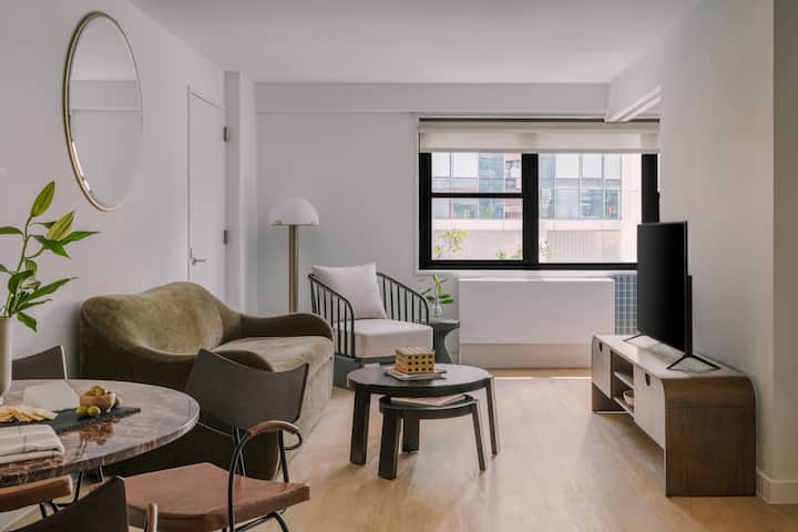 1 Bed Apt, 1 King, Sofa Bed, Near Grand Central - Middle Village - Queens NY
