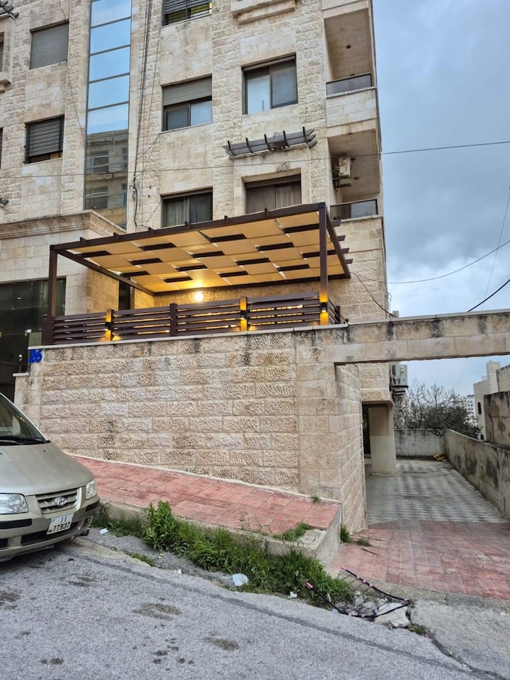 Clean, Cozy & Perfectly Located Stay - Amman