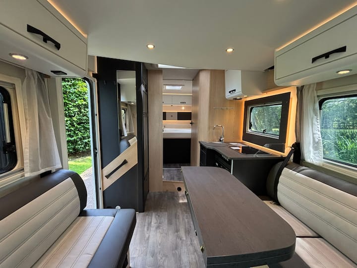 Sunlight T69lc 4 Berth Motorhome - Banbury