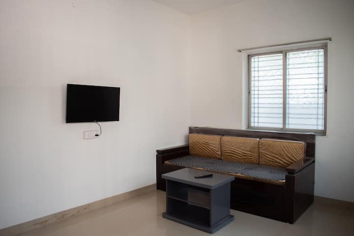 Luxe 1bhk 200m Off Akkalkot-tuljapur Highway. - Solapur
