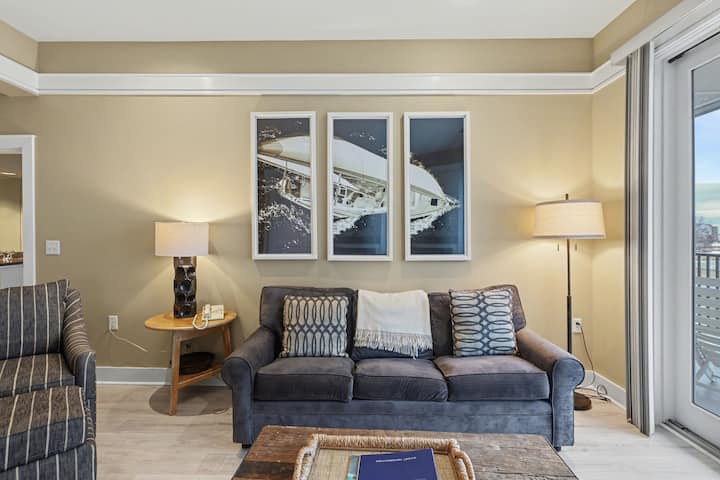 Charming Lodge Suite 257 In Bay Harbor - Harbor Springs, MI