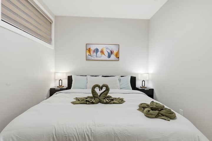 #King Bed Cozy Inner City Suite 8 Mins To Downtown - Calgary