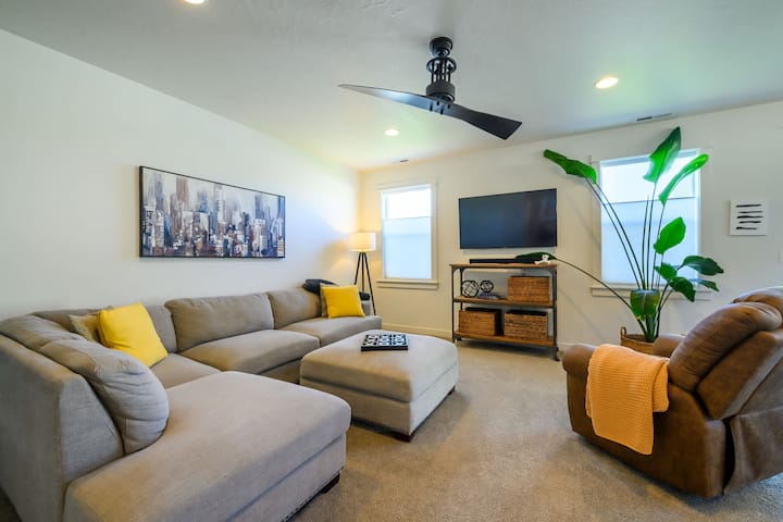 Curated Canvas • Modern 3br • Sleeps 8 • Near Free - Caldwell, ID