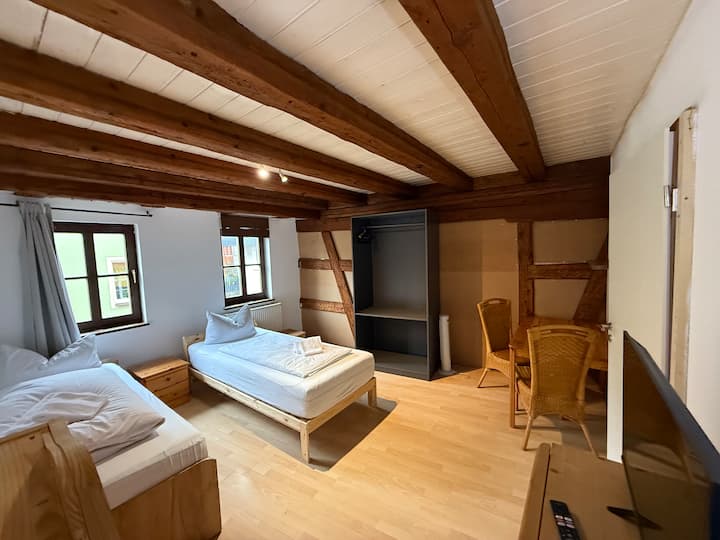 All In Apartments Vier Schlafzimmer Mit Balkon - Marktbreit